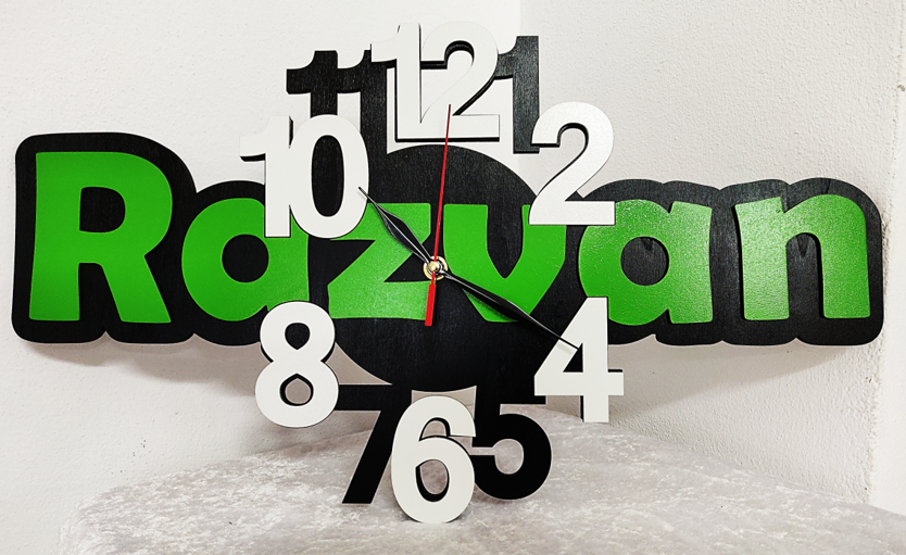 Ceas personalizat cu nume – T&M Personalizare