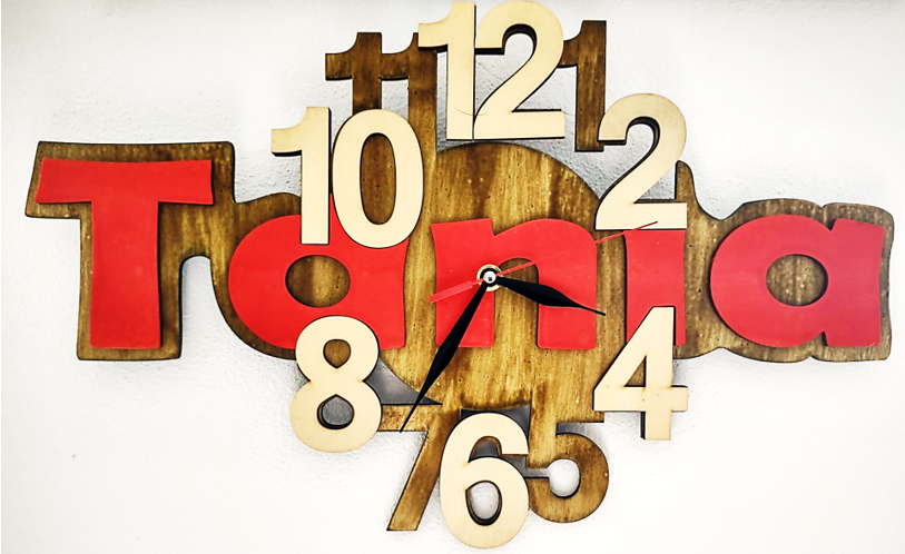 Ceas personalizat cu nume – T&M Personalizare